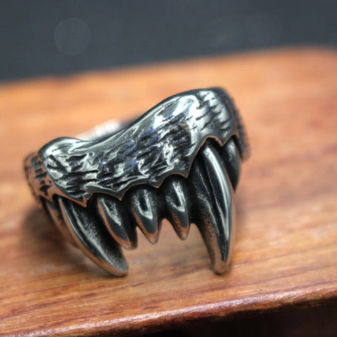 Cillian Fangs Ring – Morbid Rags